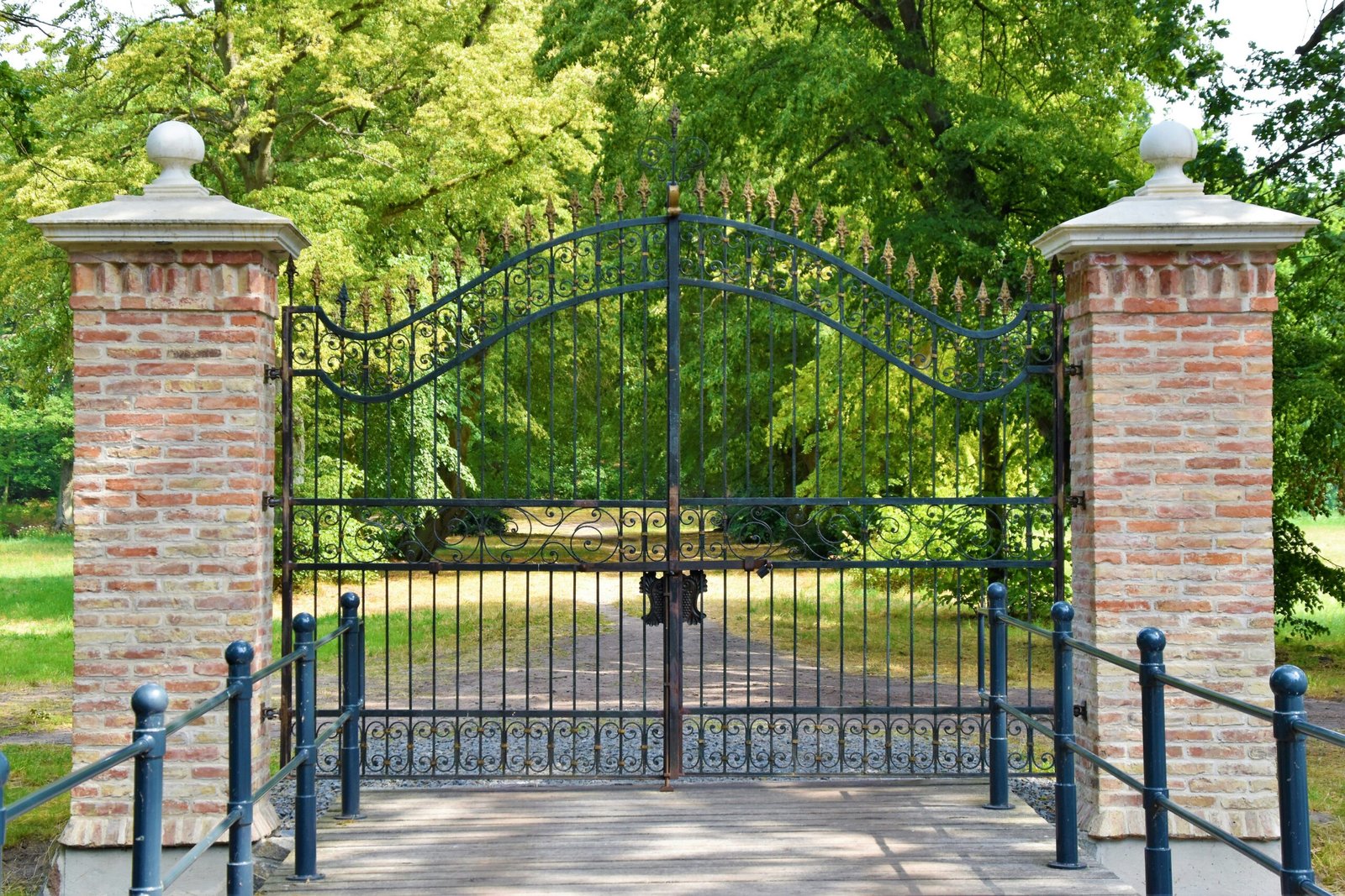 Exploring the Color Options for Iron Gates